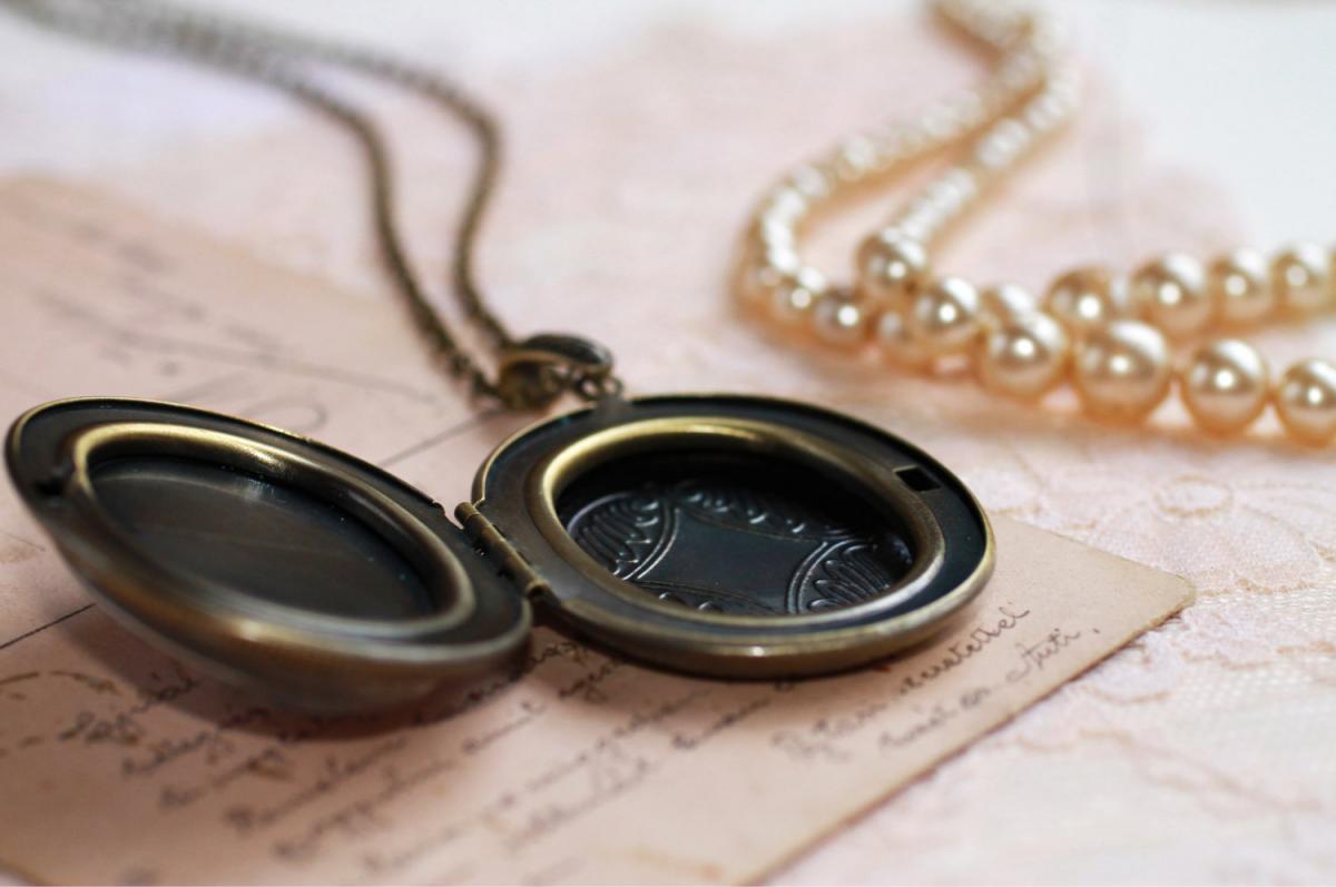 Pre Raphaelite Photo Locket, Bronze Picture Locket, Wearable Art ...